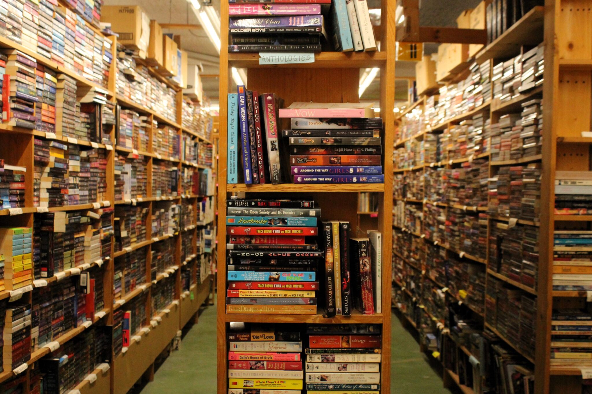 Chamblin Bookmine | Largest Bookstore in Jacksonville